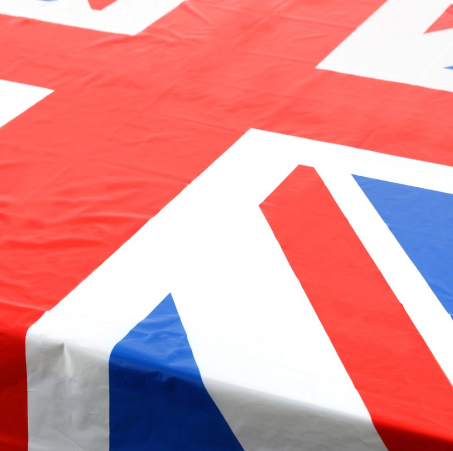Union Jack Plastic Table Cover | Cazaar